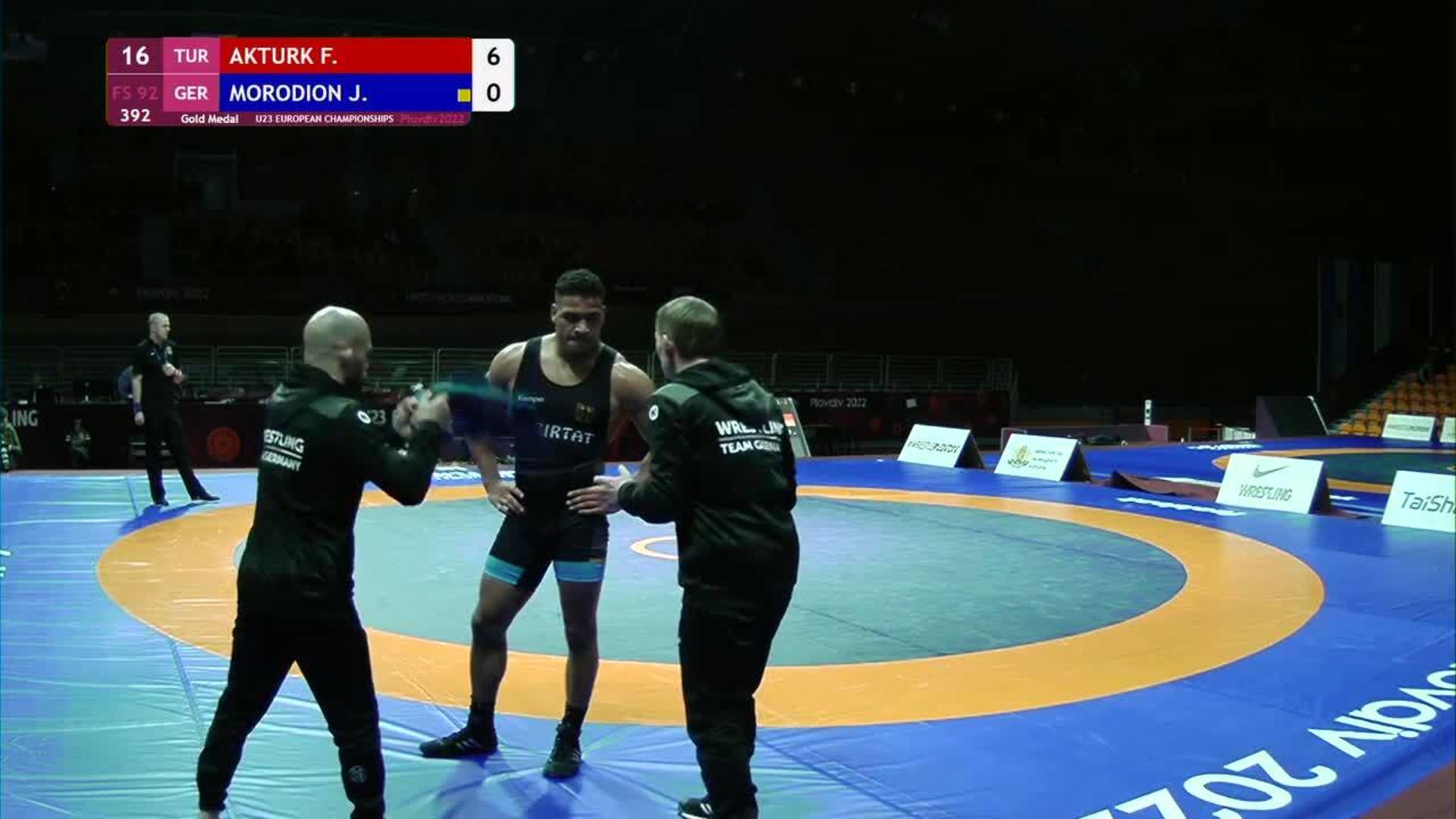 GOLD FS - 92 kg: F. AKTURK (TUR) v. J. MORODION (GER)