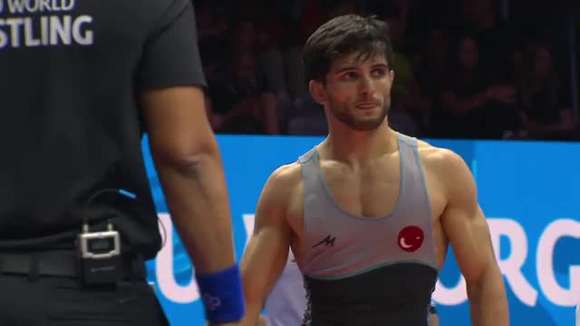 Zelimkhan ABAKAROV (ALB) vs. Emrah ORMANOGLU (TUR) | WORLD WRESTLING ...