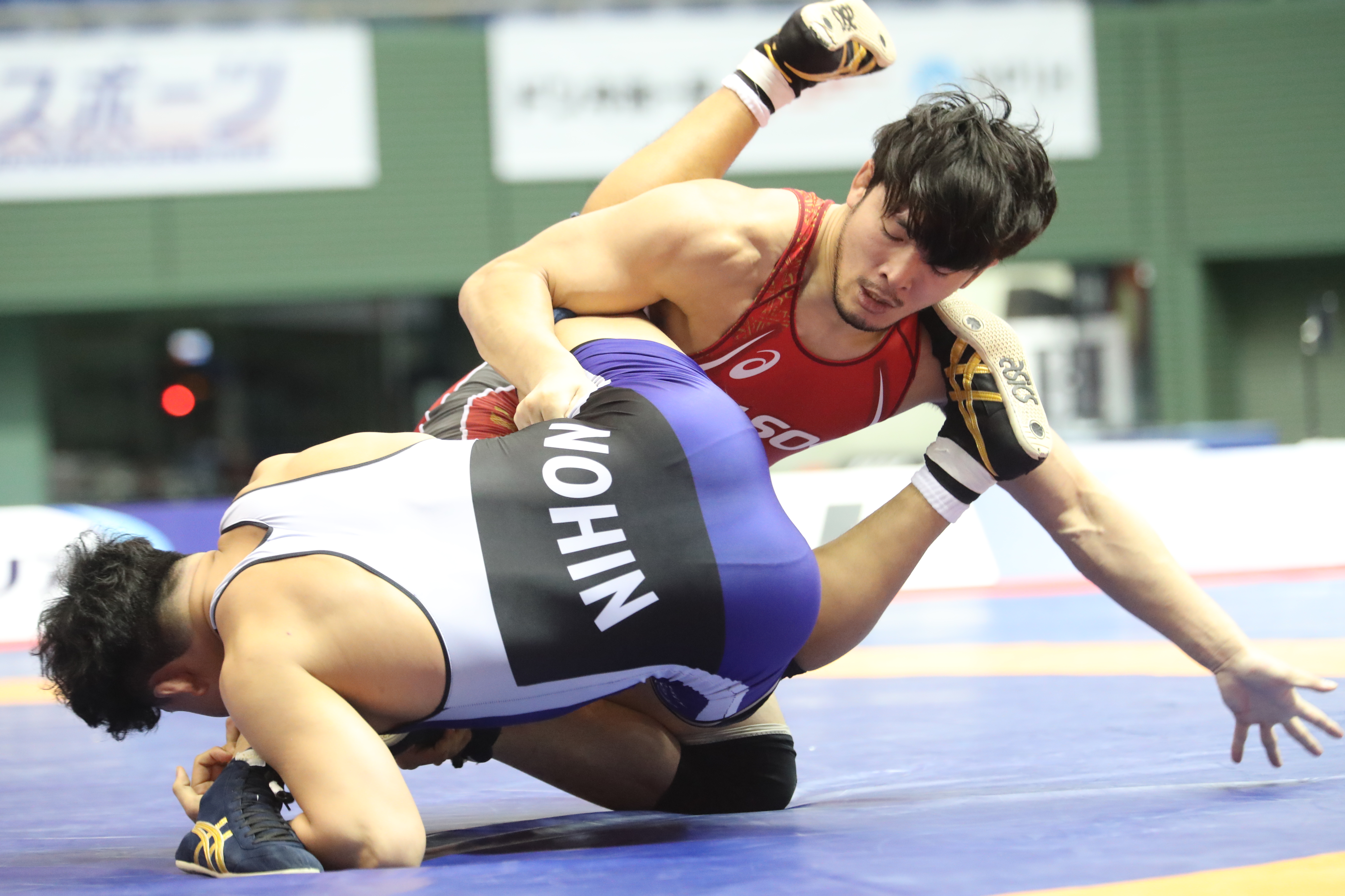 Sosuke TAKATANI won his 12th straight title on the opening day of the ...