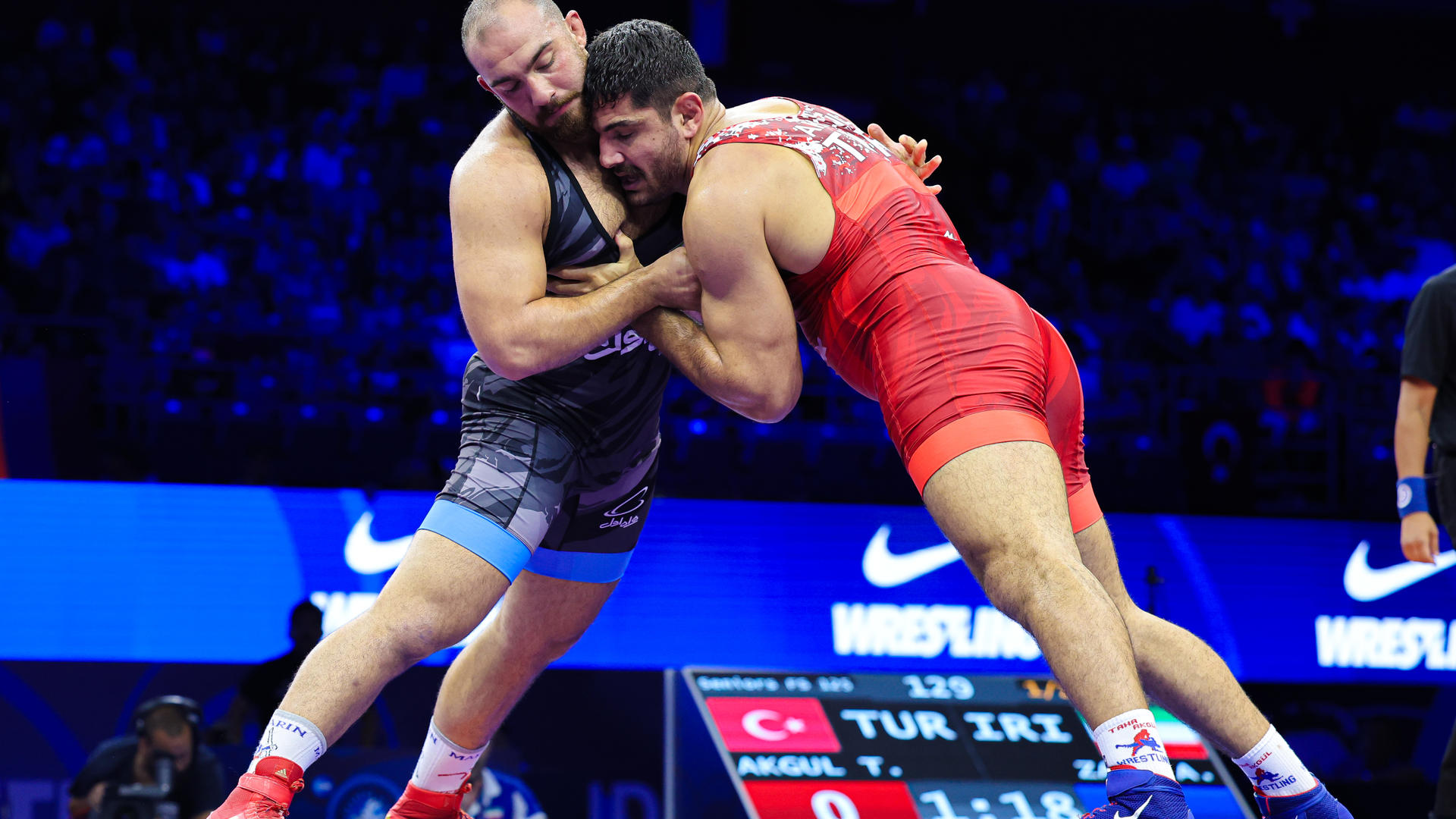 Amir Hossein ZARE (IRI) will meet Geno PETRIASHVILI (GEO) for the 125kg gold medal.